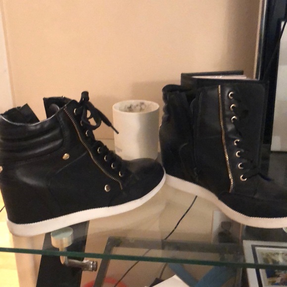 JustFab | Shoes | Black Sneakers | Poshmark